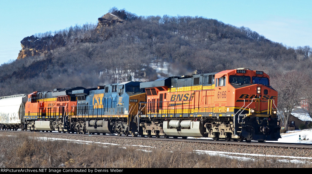 BNSF 6166, CSX-597, BNSF-3987.